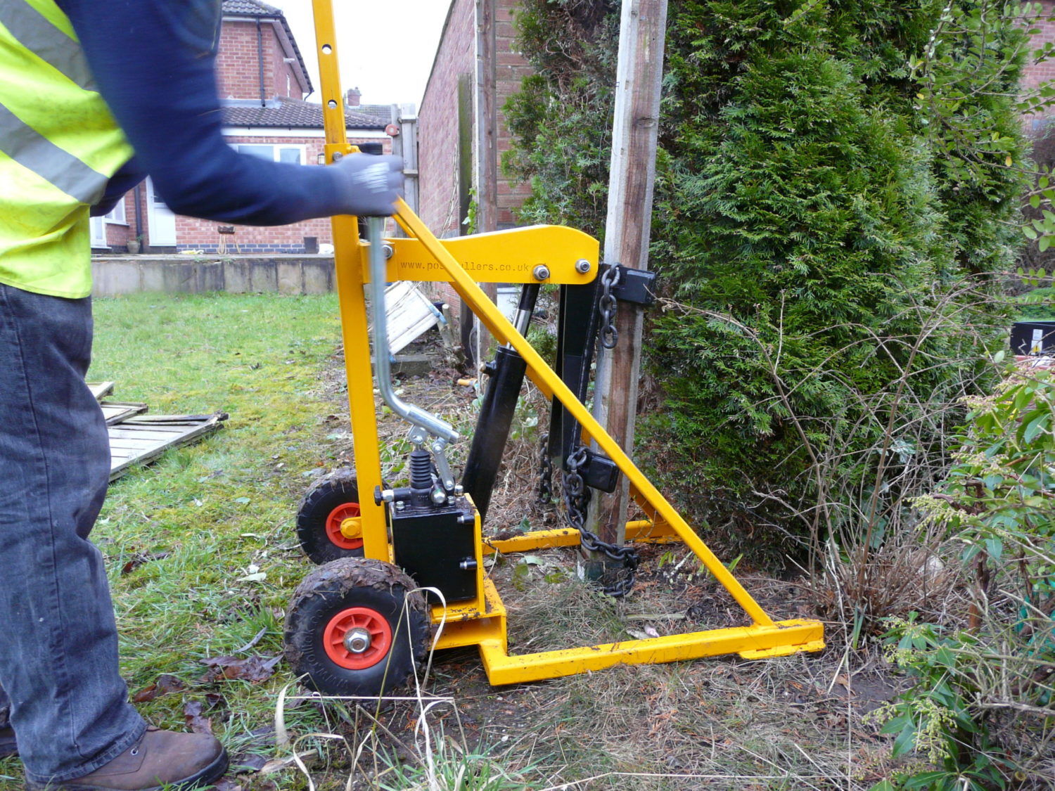 Hydraulic Fence Post Puller - Kent Hire