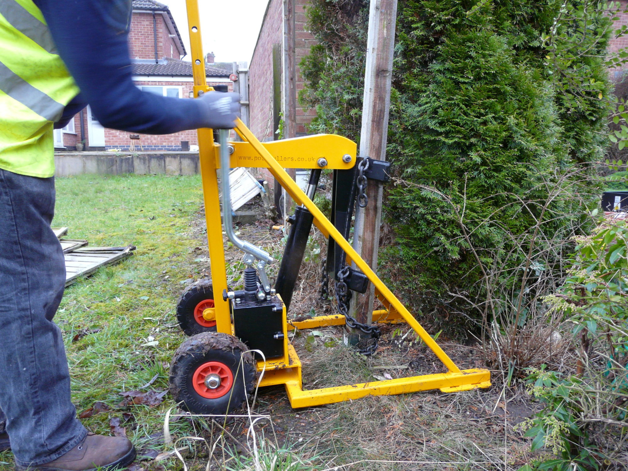 Hydraulic Fence Post Puller - Kent Hire
